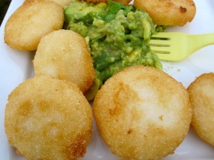Arepitas Fritas con Guacamole (Fried Mini Arepas with Guacamole) - My ...